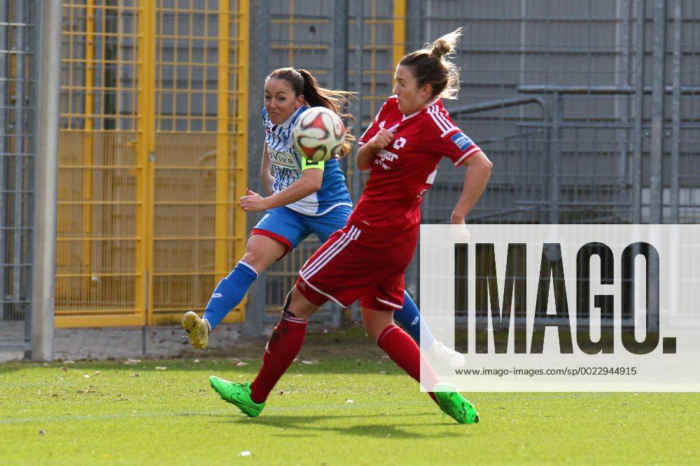 V.li.: Martina Moser (Hoffenheim, 7) schlägt eine Flanke, Laura ...