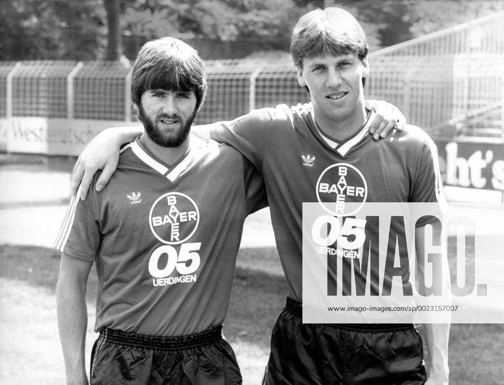 Friedhelm (li.) und Wolfgang Funkel (beide Bayer Uerdingen)