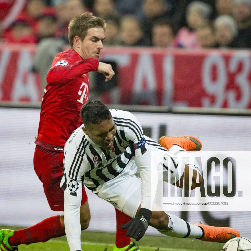 Philipp LAHM ( 21, M) im Zweikampf mit Alex SANDRO ( 12, JUV). Fussball ...
