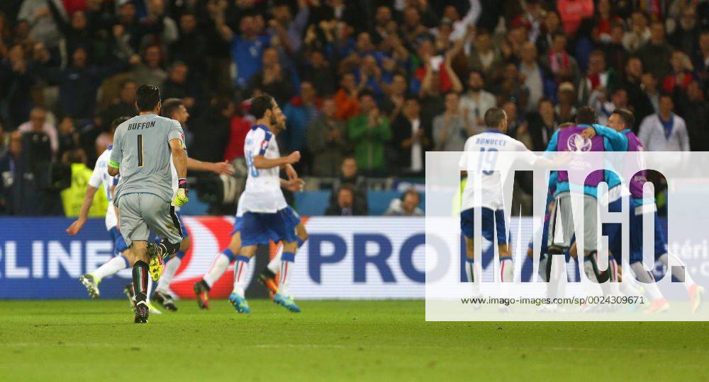 Gianluigi Buffon of Italy joins in celebrations for the second goal ...