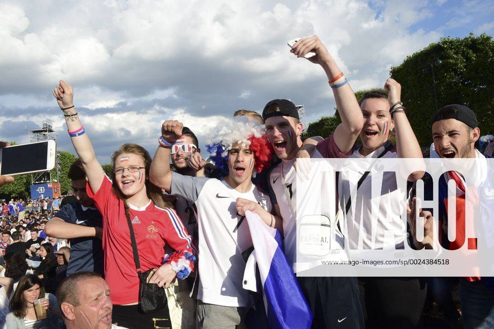 Fan Fanmeile Fanzone de Paris Eiffelturm FOOTBALL : FanZone Paris ...
