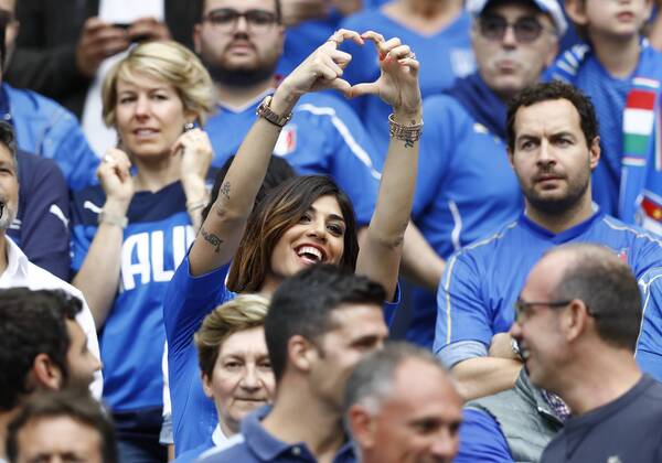 Genoveffa Darone, wife of Lorenzo Insigne in the stands. moglie Insigne ...