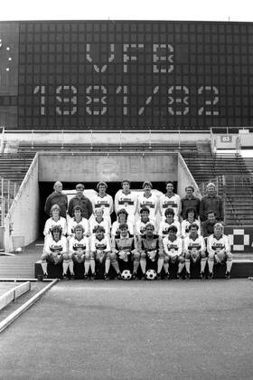 Kader VfB Stuttgart 1981 1982, hi.v.li.: Richard Steimle, Jörn Braun ...