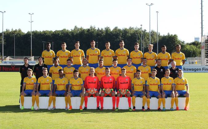 Mannschaftsfoto Eintracht Braunschweig U19. 3. Reihe (v.l.n.r.): Gunnar ...
