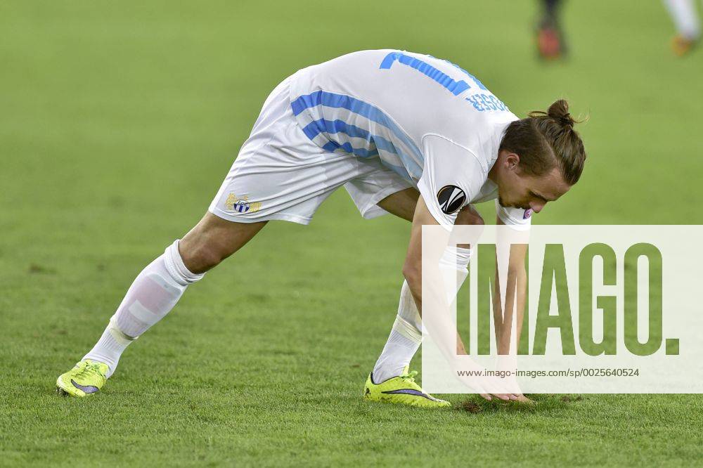 Kay Voser, FCZ, drueckt den Rasen in den Boden, FC Zuerich ...