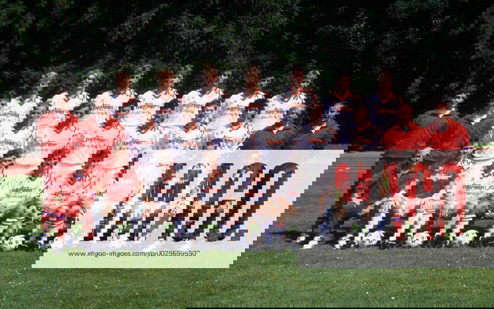 Kader SC Fortuna Köln 1991 1992, hi.v.li.: Werner Schmitz, Hans Jörg ...