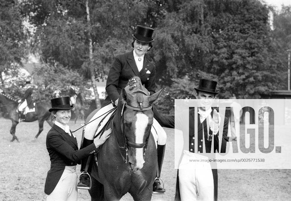 CHIO Aachen 1973, Liselott Linsenhoff auf Piaff, daneben Karin Schlüter ...