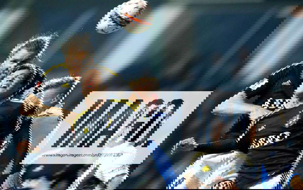 161024 AIK s Nils-Eric Johansson under fotbollsmatchen i Allsvenskan ...