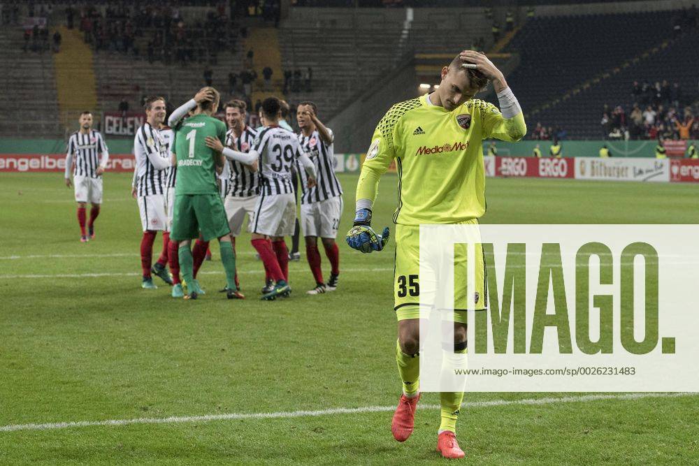 Torwart Martin HANSEN (IN) war nach der Niederlage enttaeuscht ...