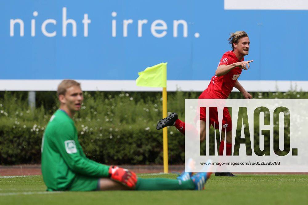 Markus HAYER (SI) bejubelt sein Tor zum 2:1 Fussball Regionalliga West ...