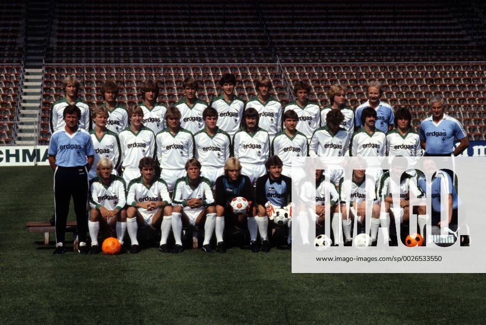 Kader Borussia Mönchengladbach 1983 1984, hi.v.li.: Uwe Rahn, Norbert ...