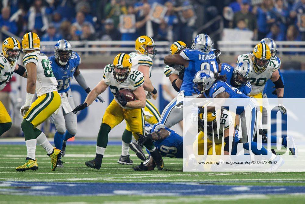 DETROIT, MI - JANUARY 01: Green Bay Packers full back Aaron Ripkowski ...