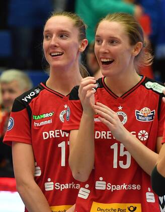 V.l.: Amber Rolfzen und Kadie Rolfzen, Dresdner SC gegen Allianz MTV ...