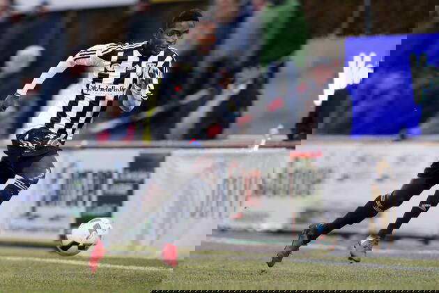 Frederick Kyereh Freisteller, Einzelbild, Aktion, Ganzkörper Fussball ...