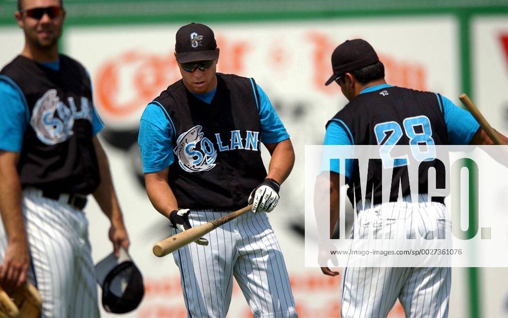Profile story on Wayne Weinheimer, center, an outfielder for the ...