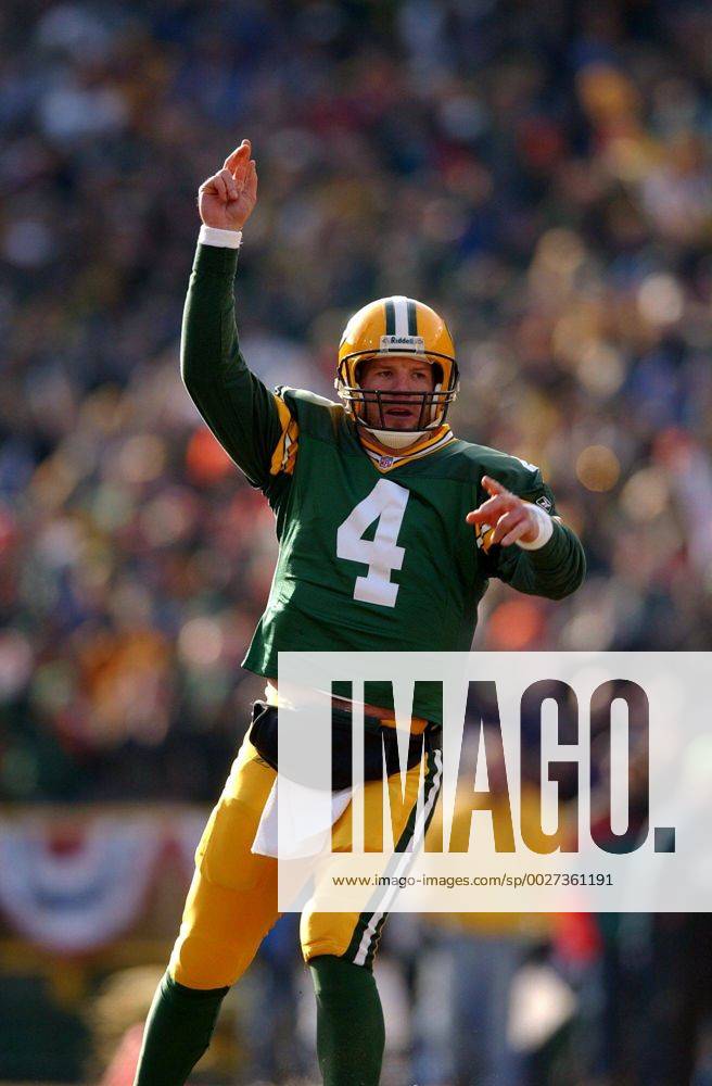 Green Bay Packer quarterback Brett Farve celebrates after throwing his ...