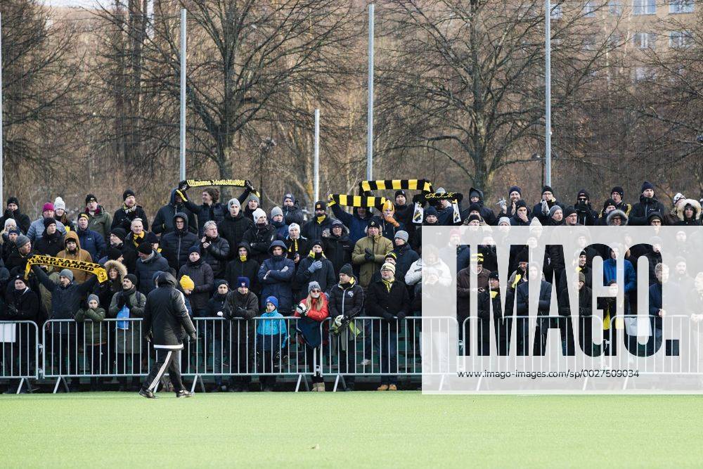 170305 AIK:s supportrar under fotbollsmatchen i Svenska Cupen mellan ...