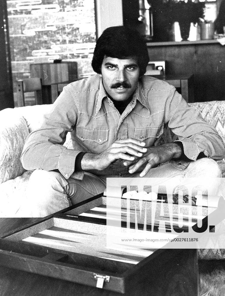 MARK SPITZ AT HOME.IN CALIFORNIA. 27392.MARKSPITZRETRO MARK SPITZ ...