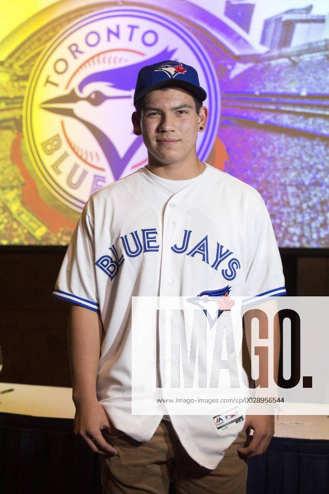 Brazilian baseball player Eirc Pardinho, 16-year-old pitcher, poses for ...