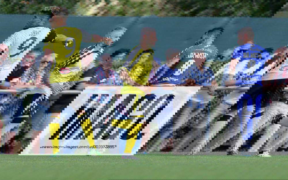 Einwechslung Mario Mutsch (Niederkorn 19) Fussball BGL Ligue Luxemburg ...