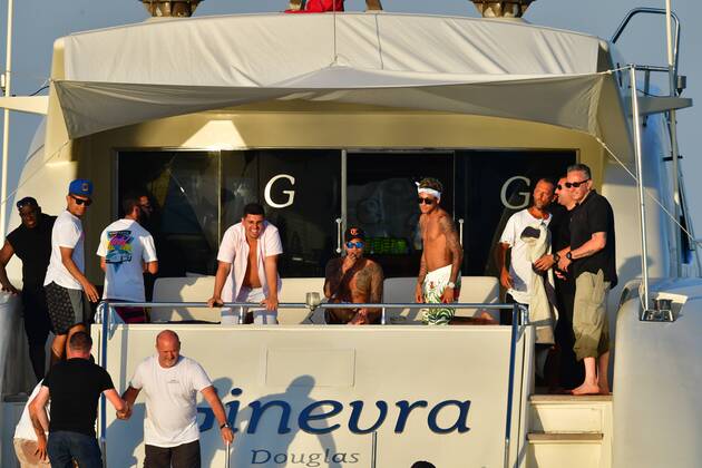 Neymar leaves Bagatelle beach with his pals Neymar Jr. St Tropez France