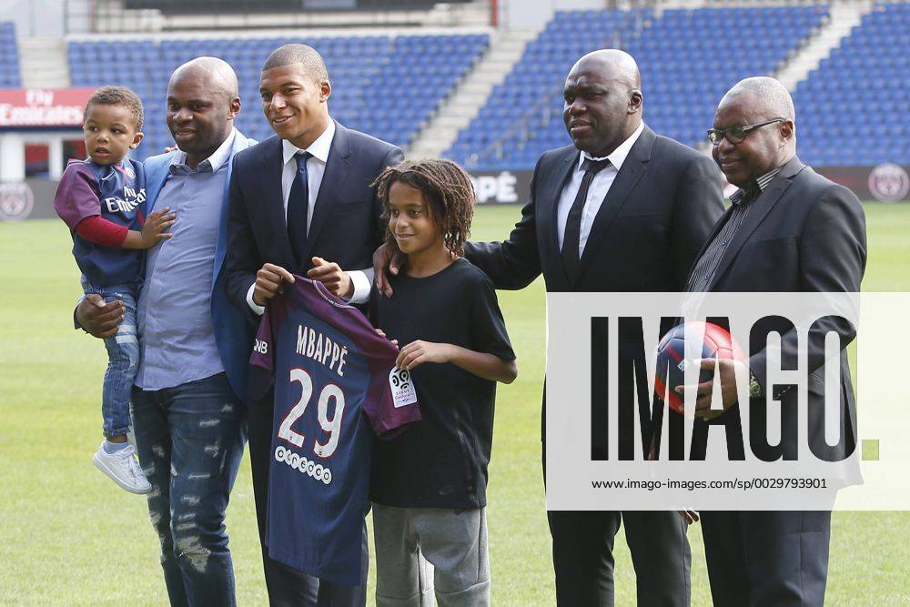 Fußball, Paris St. Germain präsentiert Kylian Mbappe Kylian Mbappe et ...
