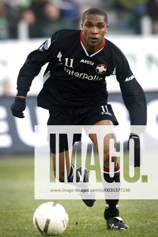 groningen willem II 16 12 2007 premier league football kevin bobson ...