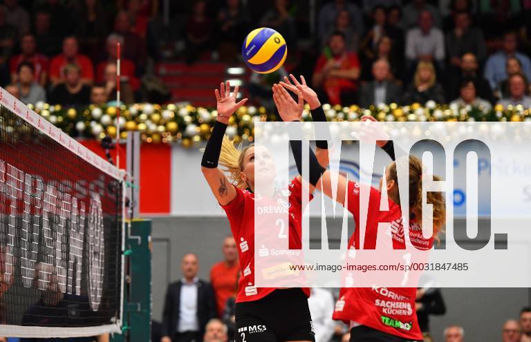 v l Mareen apitz s represents the ball for Barbara Wezorke both Dresden ...