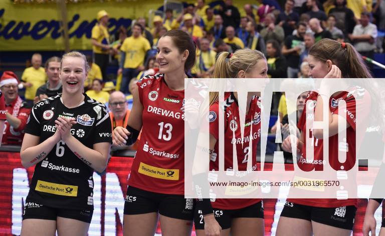 20 12 2017 joy over the victory v l Michelle Petter DSC Eva Hodanova ...