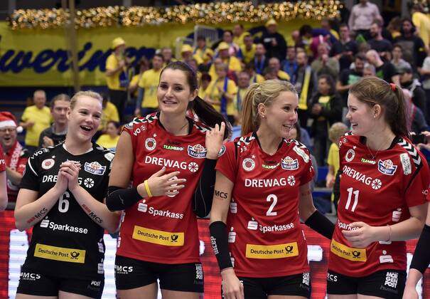 20 12 2017 joy over the victory v l Michelle Petter DSC Eva Hodanova ...