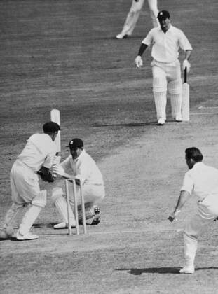 CRICKET MCC V AUSTRALIA - BARRINGTON KEN BOUNDARY CONNOLLY ALAN IN ...