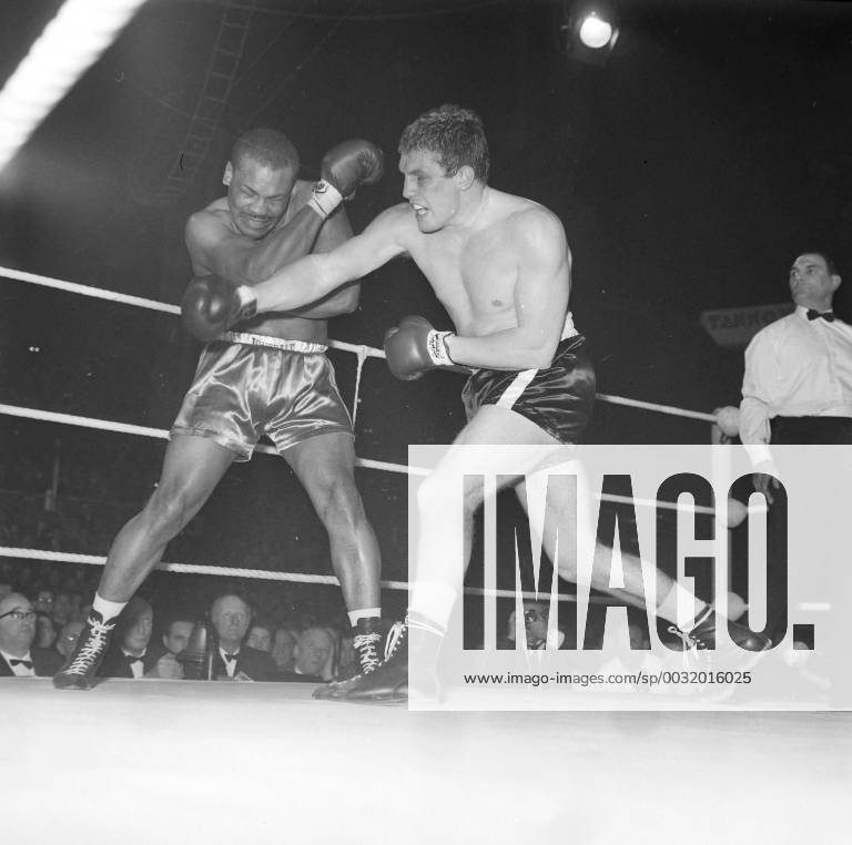 BOXING HEAVYWEIGHT JOE BYGRAVES V BILLY WALKER IN LONDON ; 28 JANUARY