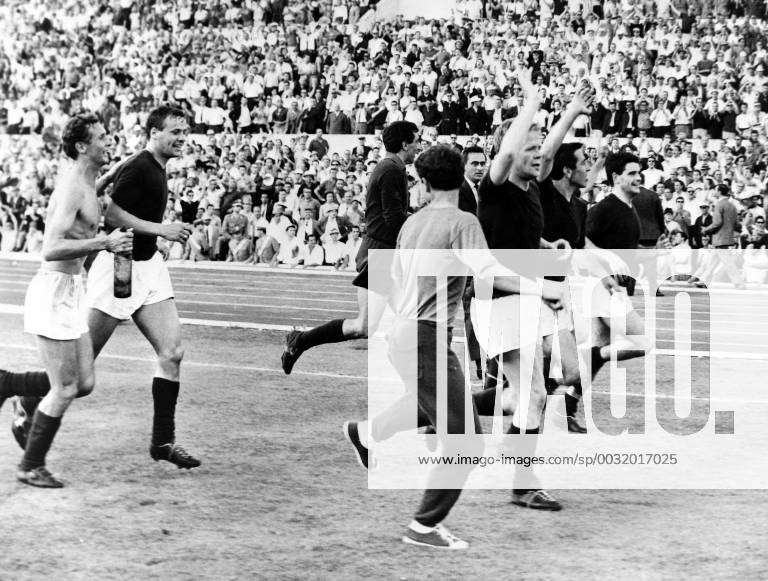FOOTBALL BOLOGNA V INTER MILAN Helmut Haller (arms up) and Harald ...