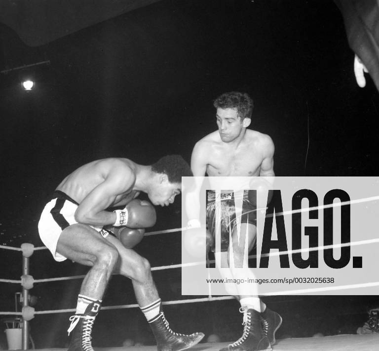 BOXING IN ACTION IN LONDON LUIS BABY BOXER V WINSTONE HOWARD ; 1 DECEMBER