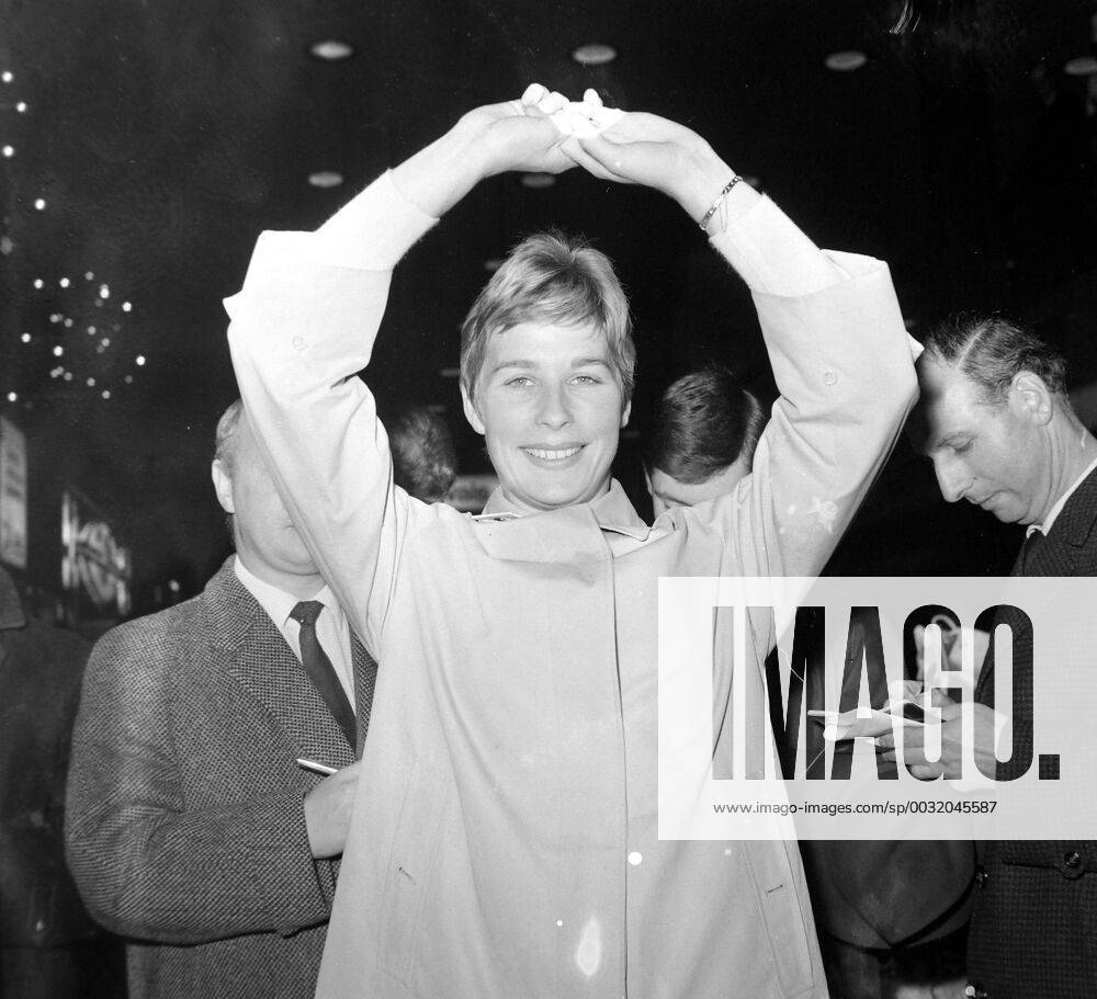 487447 OLYMPICS RETURN BRITISH TEAM MARY RAND ARRIVAL AT LONDON AIRPORT ...