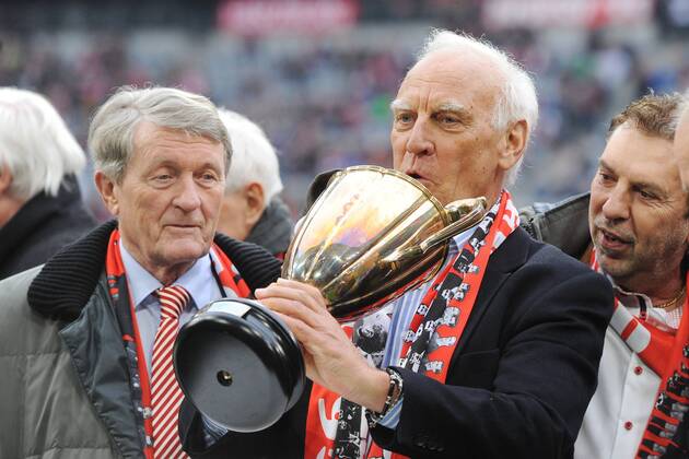 Franz Bulle Roth with the cup of 1967 European Cup Winners Cup in the ...