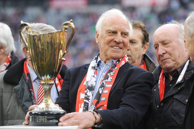 Franz Bulle Roth with the cup of 1967 European Cup Winners Cup in the ...