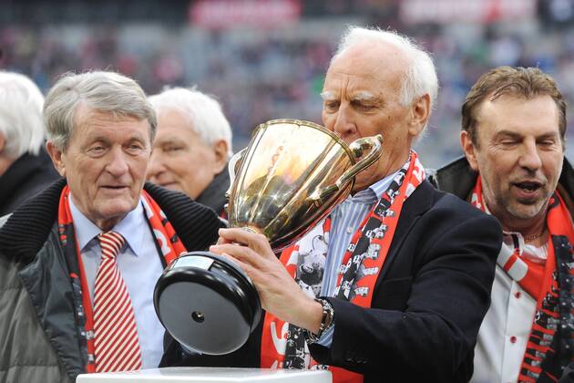 Franz Bulle Roth with the cup of 1967 European Cup Winners Cup in the ...