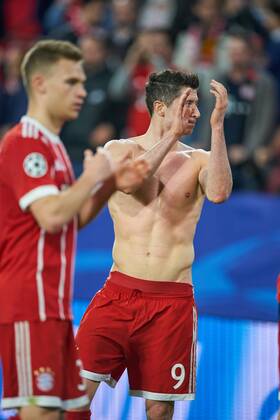 Robert LEWANDOWSKI FCB 9 Shirtless Body Abs Sixpack Nude Muscles Body ...