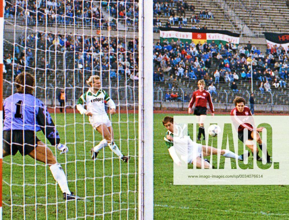 From 1 BL season 19988 89 Hannover 96 against Borussia Mönchengladbach ...