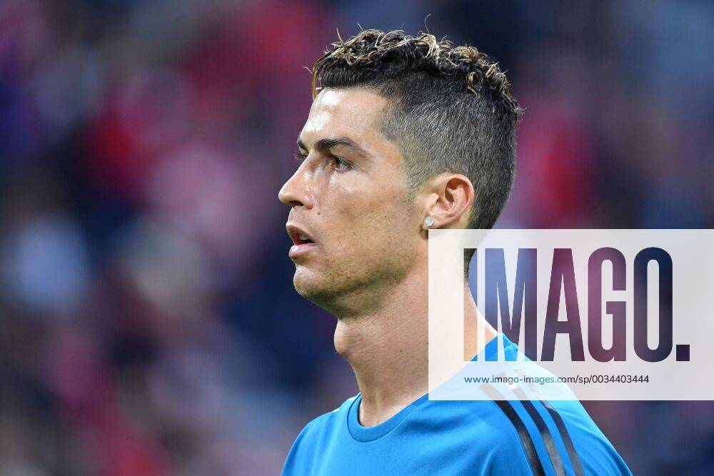 Cristiano Ronaldo Real Madrid Side profile Action Single-shot Single ...
