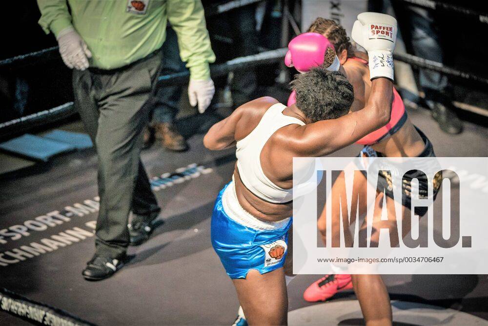 Alicia Melina Kummer black trousers Lina Tejada blue trousers WM fight Alicia Melina EMPORE