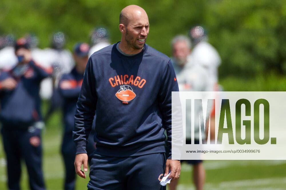 LAKE FOREST, IL - JUNE 05: Chicago Bears quarterback coach Dave Ragone ...
