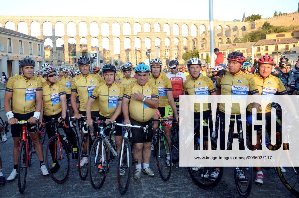 Spanish former rider Pedro Delgado (3-R) poses with members of the ...