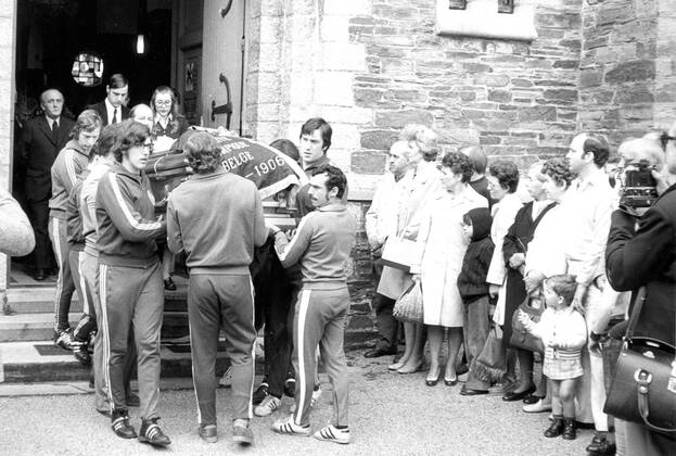 - The picture is about the death of Serge Reding . The man was a ...