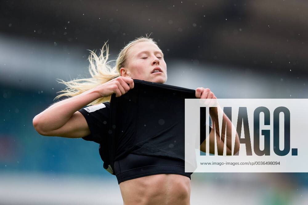 Göteborgs Rebecka Blomqvist fails to miss during the football match in ...