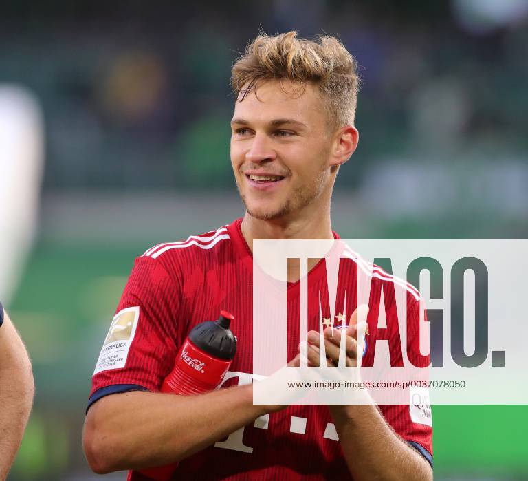 Joshua Kimmich laughing to the fans clapping action upper body upper ...