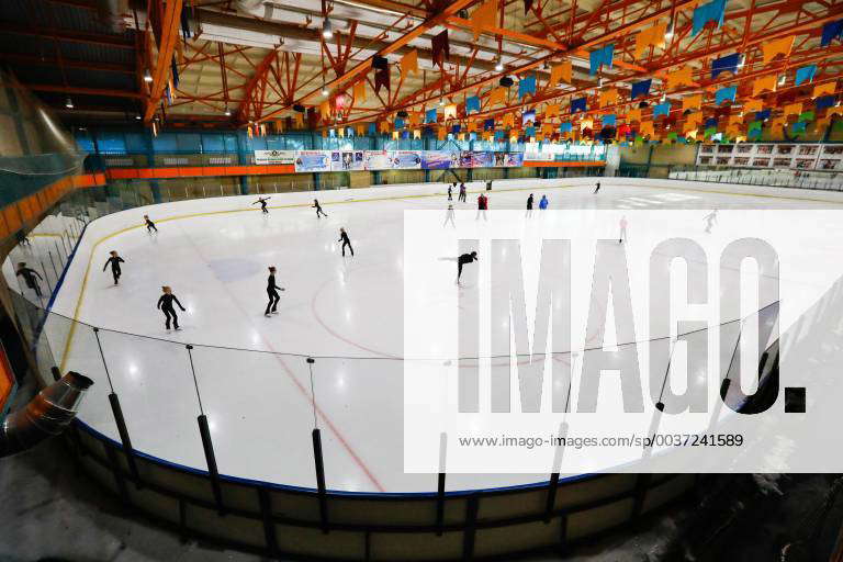 MOSCOW, RUSSIA – OCTOBER 16, 2018: Figure skating Eiskunstlauf training ...