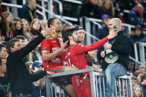 Essevee s Nill De Pauw and Essevee s Sandy Walsh celebrate with the ...