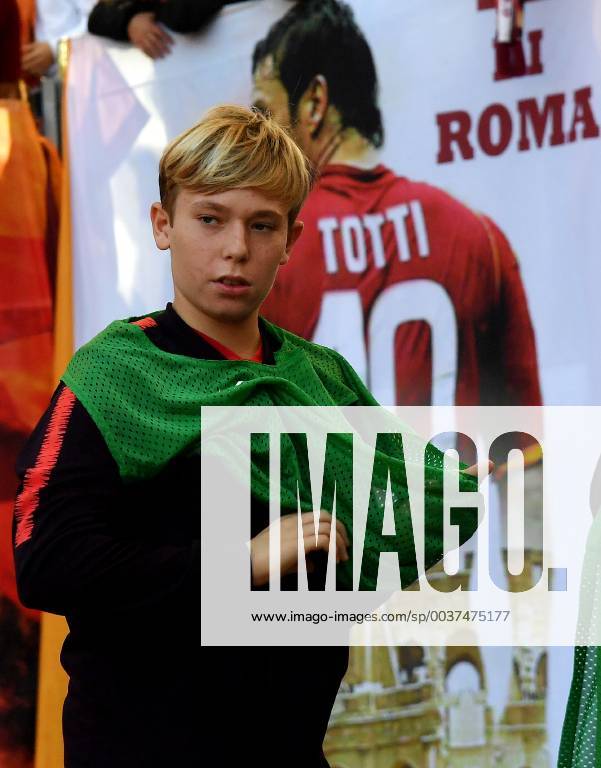 Cristian Totti, ball boy, son of former AS Roma player Francesco Totti ...